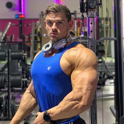 Bodybuilder Hunk Toby - Queerks™